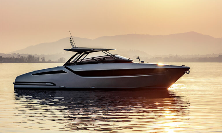 Riva first received a hardtop version for the Open line